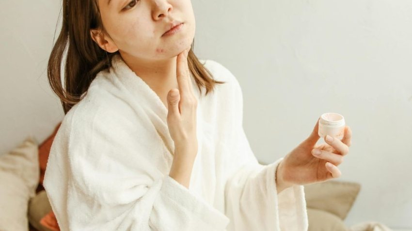 O que é Tretinoína: Como Funciona e Onde Pode Ser Encontrada